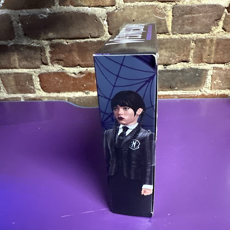 Wednesday and Enid Boxed Set Addams Family 5 points action figures ...