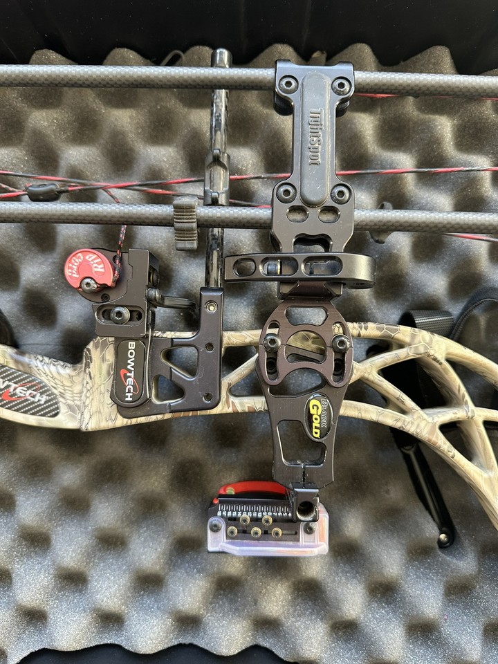 Bowtech Carbon Icon DLX Right-Handed Krystal Camo Compound Bow | eBay