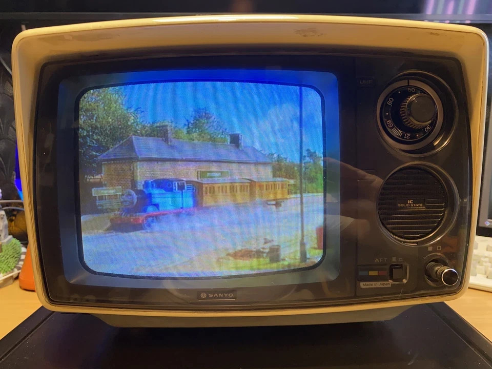 🙇 SANYO CTP 1101 9'' inch COLOUR CRT TV COMMODORE BBC SEGA 3DO NES PS1 ...