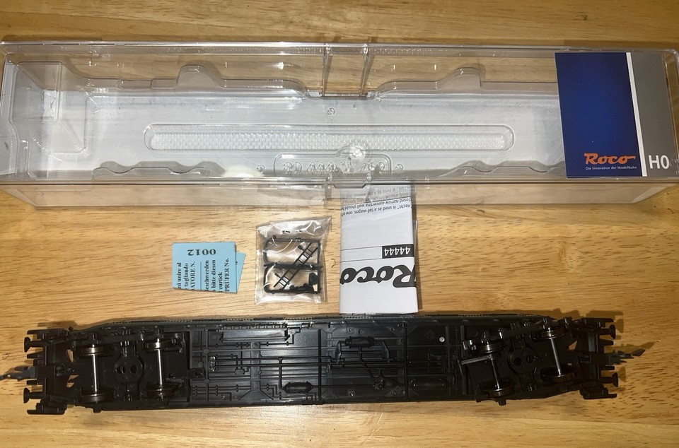 Roco HO # 44444 1st Class 11 305 Kol DB Express Passenger Car. Mint ...