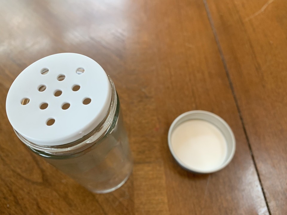 3oz Clear Round Glass Spice Jar w/ plastic sifter/ Steel Caps that Seal ...