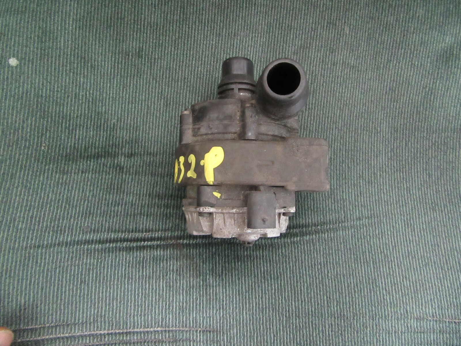 2015 BMW i8 Coupe OEM AUXILIARY ELECTRIC COOLANT PUMP 0392024051 ...