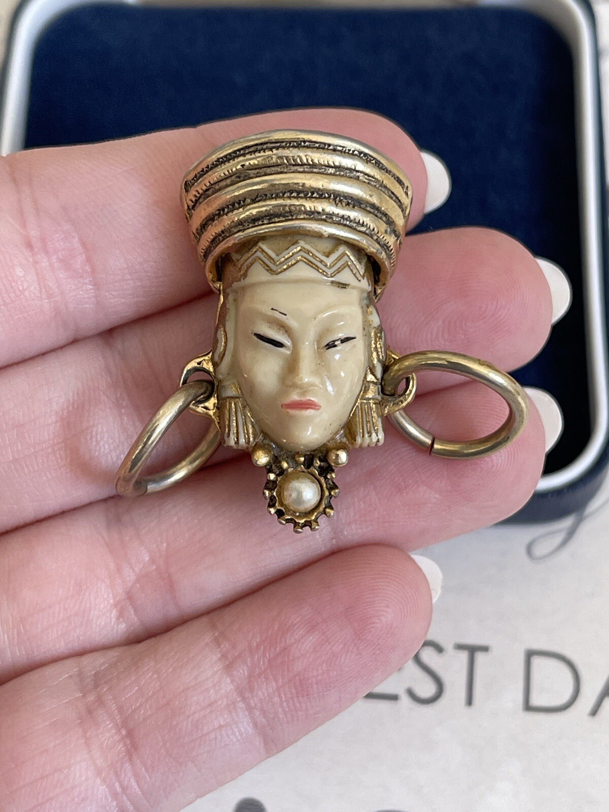 selro brooch Asian face vintage 1950s Unmarked gold m… - Gem