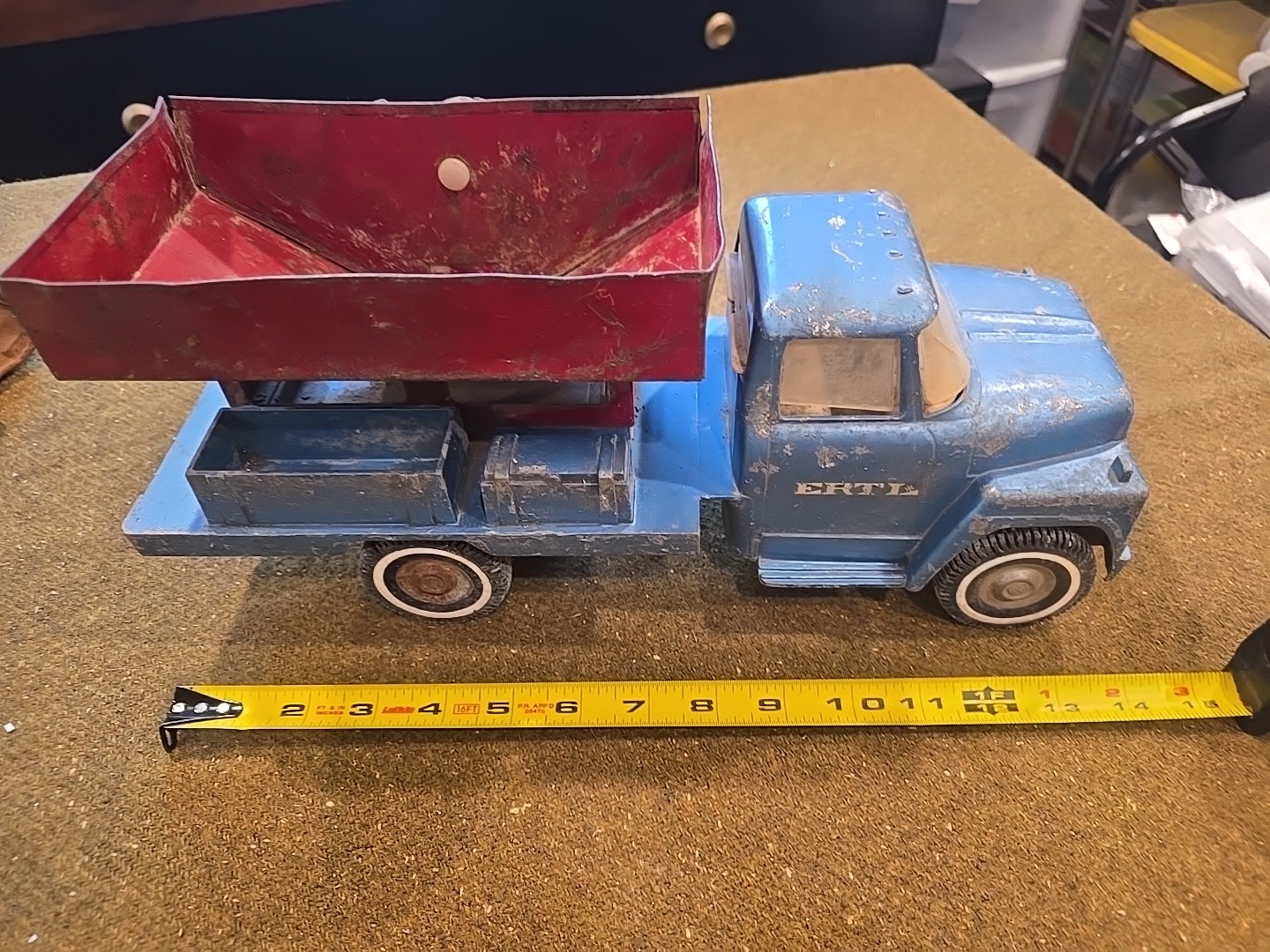 Vintage ERTL INTERNATIONAL LOADSTAR GRAVITY FEED GRAIN HOPPER TRUCK 1/ ...