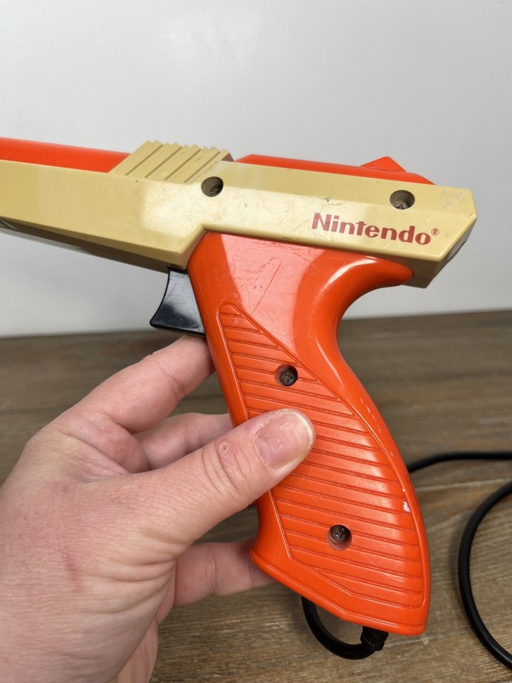 Nintendo 1985 NES Light Gun Zapper Orange NES-005 Duck Hunt Gun ...