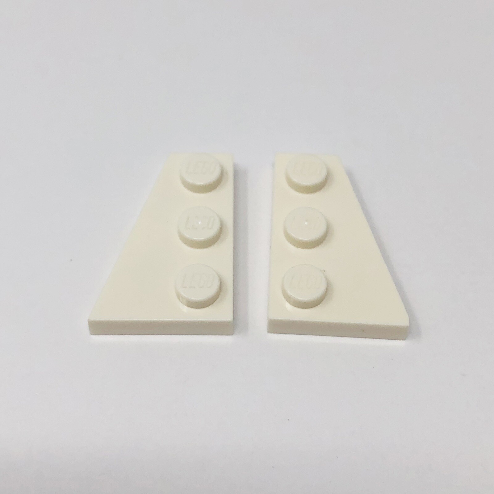43722 43723 LEGO Parts Plate Wedge 3x2 Right & Left WHITE (1 Pair) | eBay