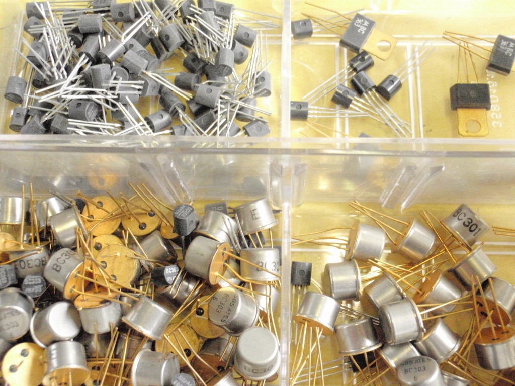 20 Stück TRANSISTOR MIX von BC301 bis BC368 NPN + PNP 19974-169 4016998793240 | eBay.de