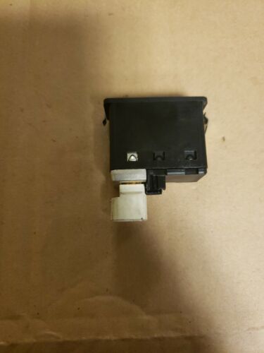 2010 MINI Cooper R56 Hatchback Stereo Audio Input AUX USB Socket ...