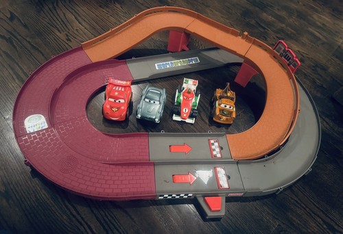 Disney/Pixar Cars 2 World Grand Prix Track & 4 Shake n Go Cars In ...