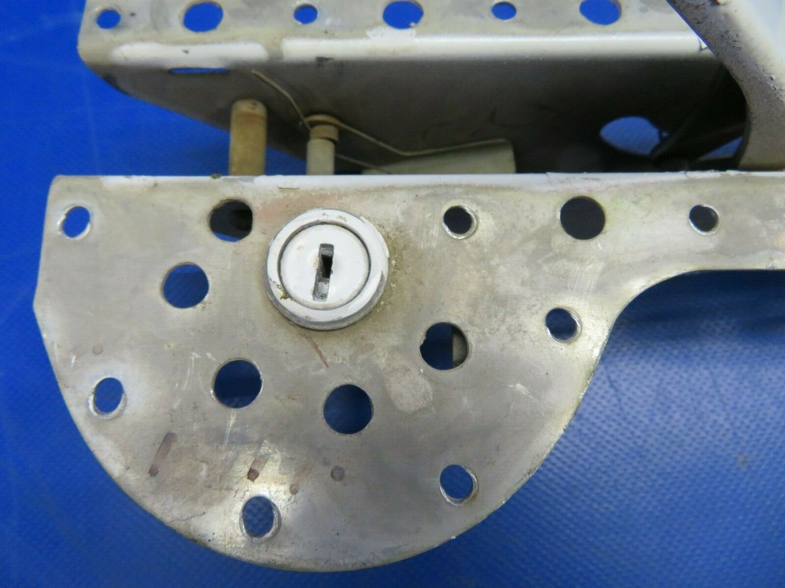 Cessna 310P Latch Assy Nacelle Baggage Door P/N 0851781-27 (0620-793 ...