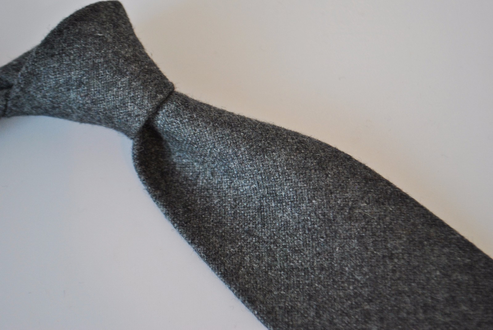 Frederick Thomas Designer Wool Mens Tie - Dark Grey - Plaim Skinny ...