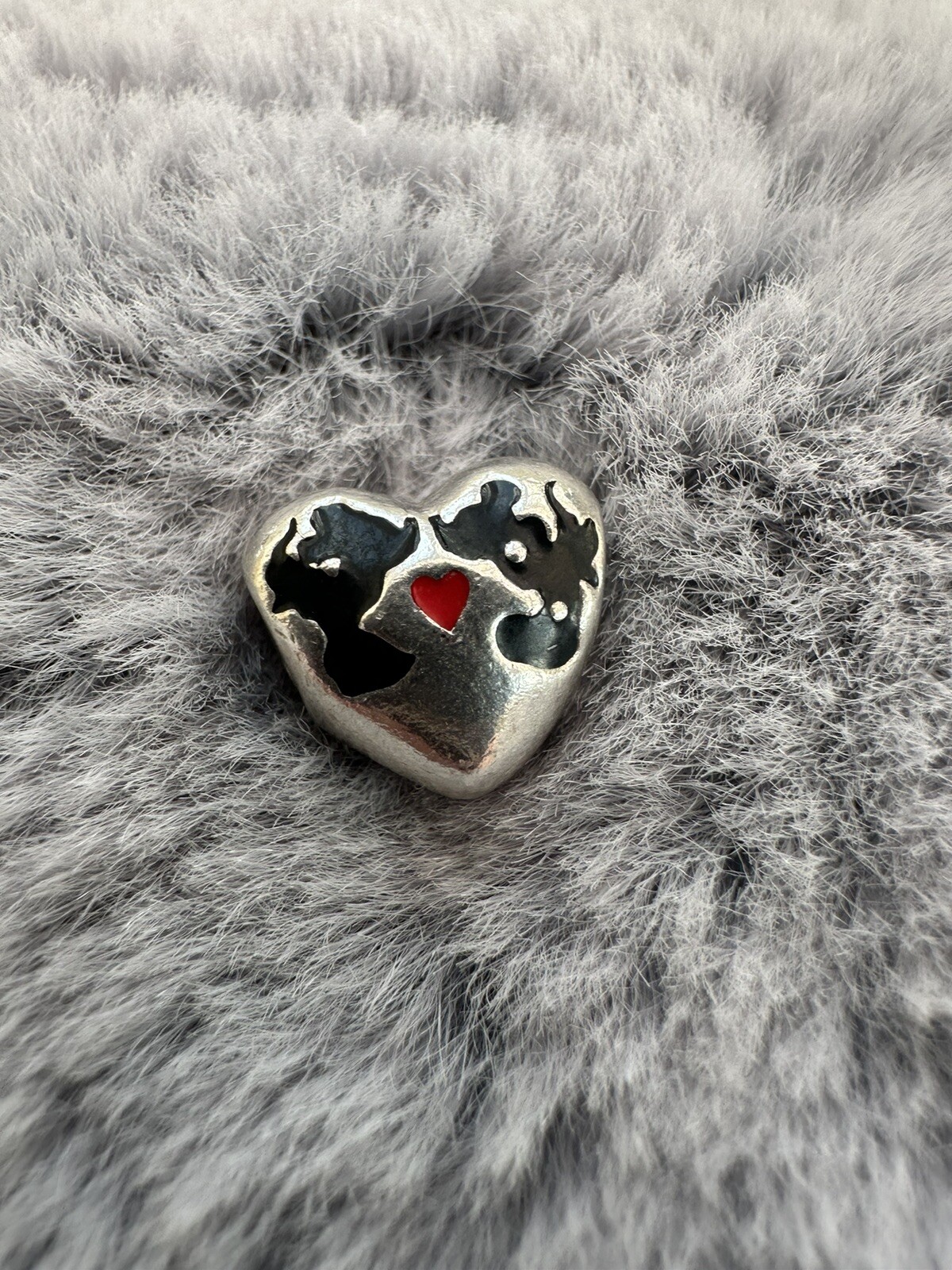 Pandora Disney Mickey & Minnie Kissing Heart Charm AL… - Gem