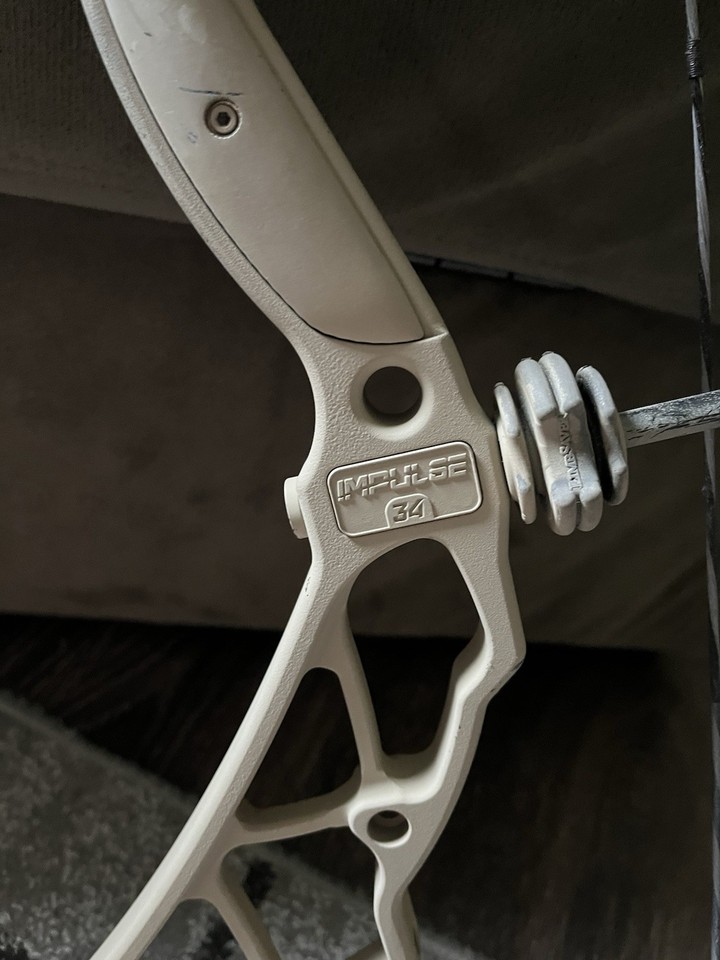 Elite Impulse 34 Compound Bow RH with Limb Driven Rest | eBay