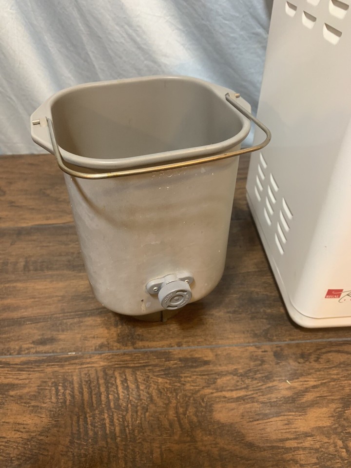 Regal Kitchen Pro Collection Bread Maker Model K6776 120V 600W Tested ...