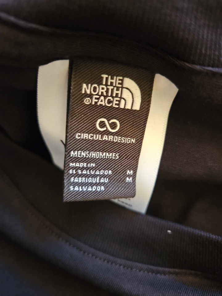 The North Face Men's Medium Long Sleeve Box Never Stop Exploring T ...