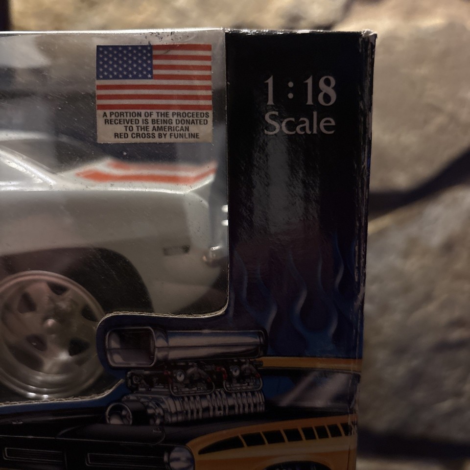 Muscle Machines 1/24, 1969 CAMARO, white, Huggar Orange SS Stripes, In ...