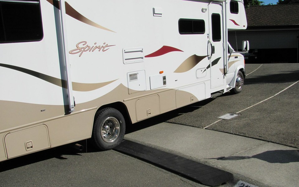 Bridjit Curb Ramp, 3-Piece Expandable Driveway Curb Ramp for 12ft ...