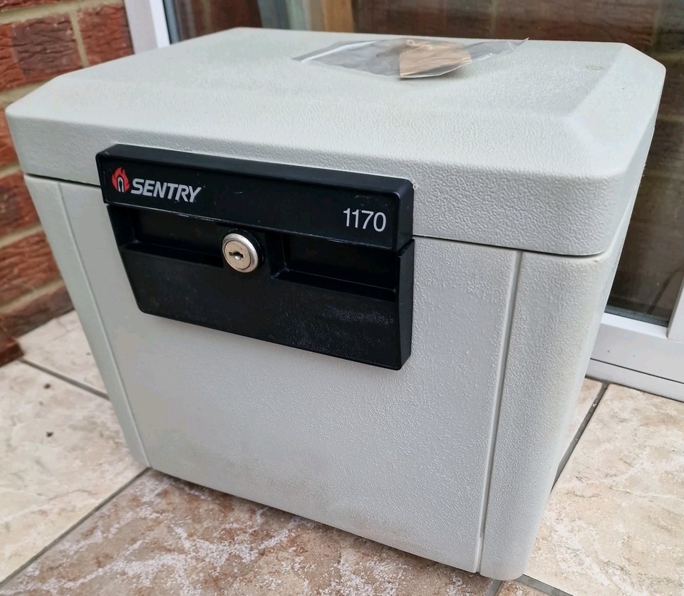 Sentry 1170 Fireproof File Safe Lock Box + 1 Key Grey Pre Owned Office ...