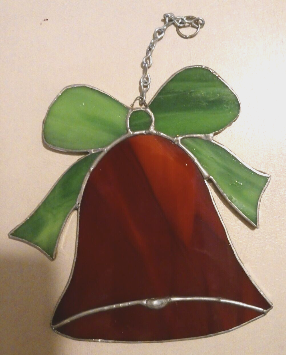 5" RED HANGING CHRISTMAS STAINED GLASS BELL W/GREEN RIBBON SUNCATCHER ...