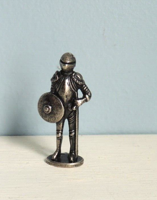 Miniature Knights Metal Figurine Set Armor Swords Shields Conquistador ...