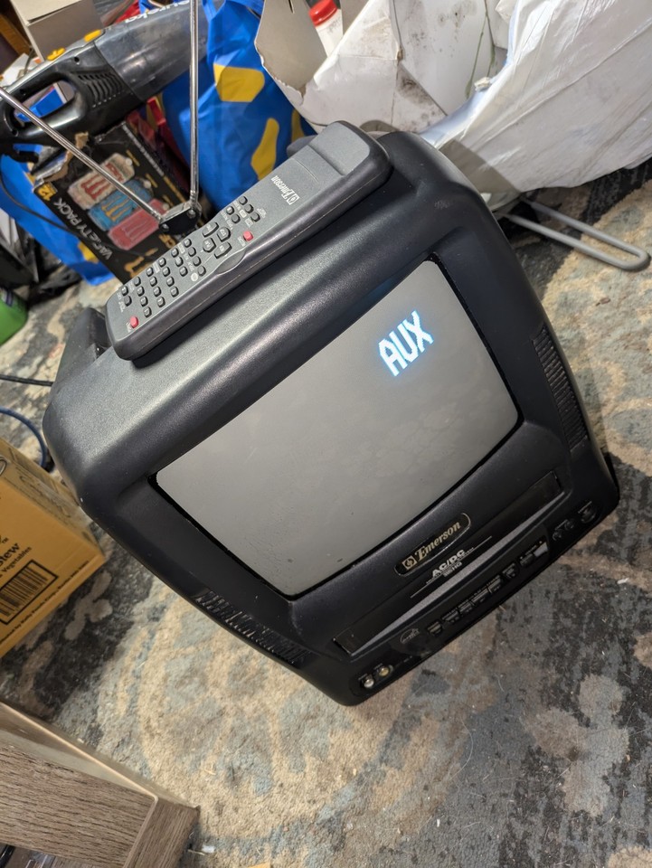 Emerson TV-VCR CRT Combo AC/DC 9 inch Color VHS HQ EWC0903 Gaming TV ...