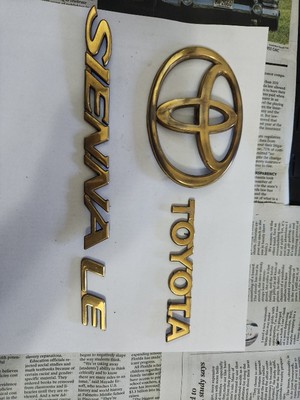 Toyota Sienna LE Gold Rear Trunk Emblem OEM 1998 1999 2000 2001 2002 ...