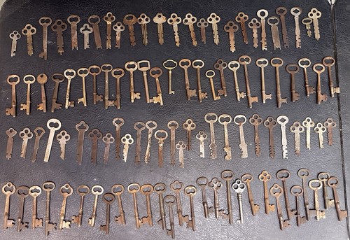 105 each ANTIQUE VINTAGE SKELETON & FLAT KEY LOT | eBay