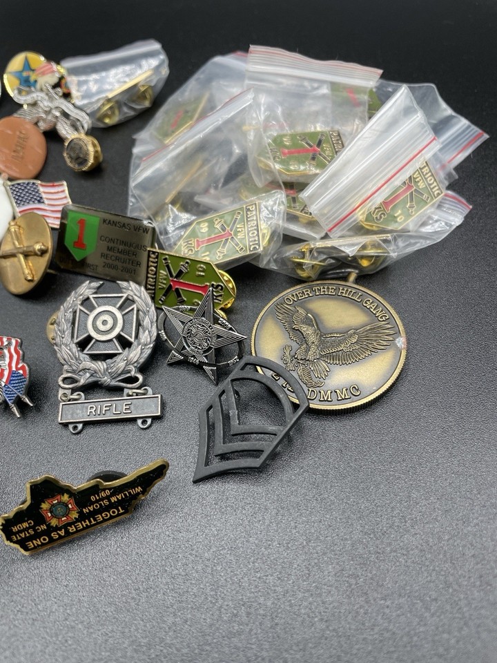 Lot of 40+ Military VFW Pins Badges Medals Ribbons Challenge Coins USA ...