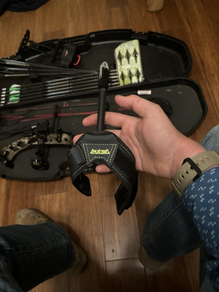 Blackout Faze Compound Bow / DL:28 SL:52 7/8 PW:60 BCL:30 7/8. Right ...