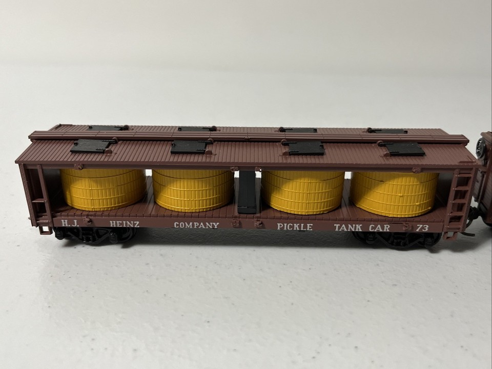 Athearn 1475/1476 - Open & Closed Pickle Car Pair - Heinz - HO Scale | eBay