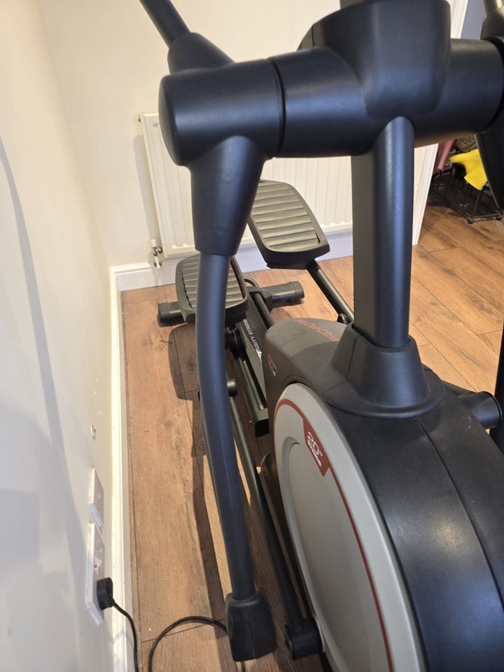 ProForm Elliptical Cross Trainer 720E Light Use Excellent cond Gymn ...