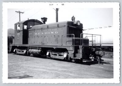 Railroad Photo - Reading #20 SW Switcher Locomotive 1968 Vintage Train ...