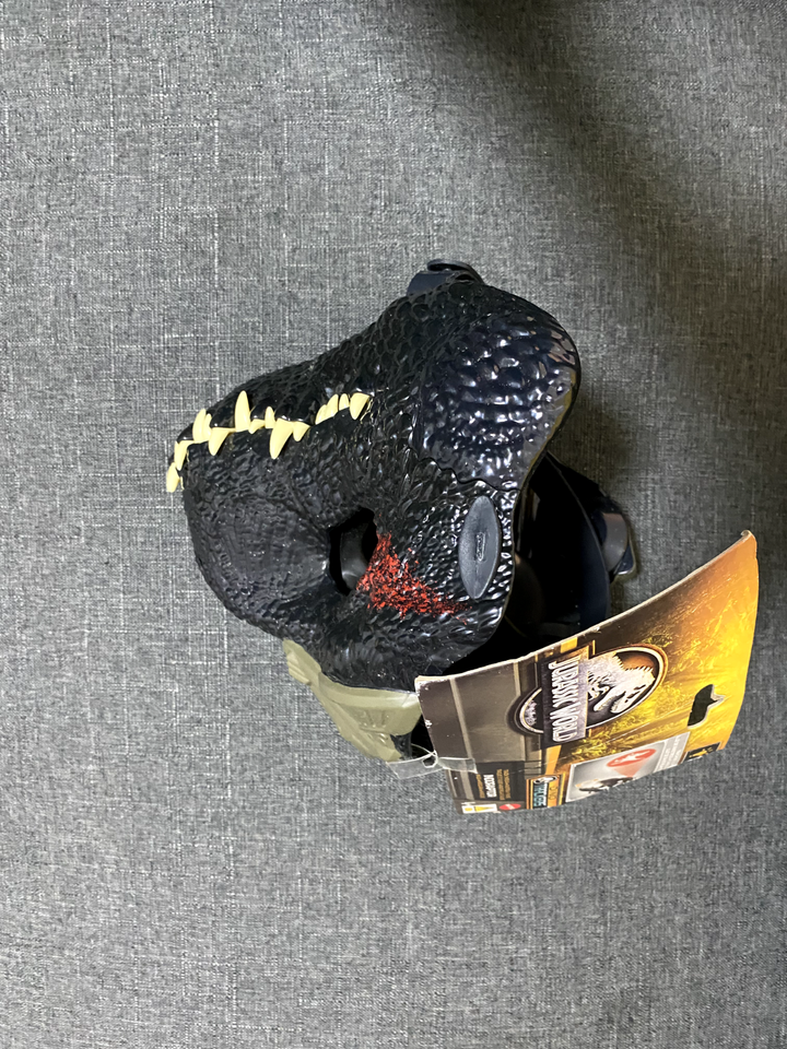 Jurassic World - Indoraptor Dinosaur Mask - Mattel- Tracking Light ...