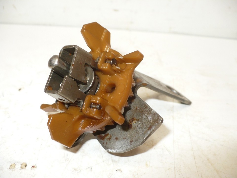 BRIGGS AND STRATTON 28R707 0140 01 ENGINE GOVERNOR/OIL SLINGER USED ...