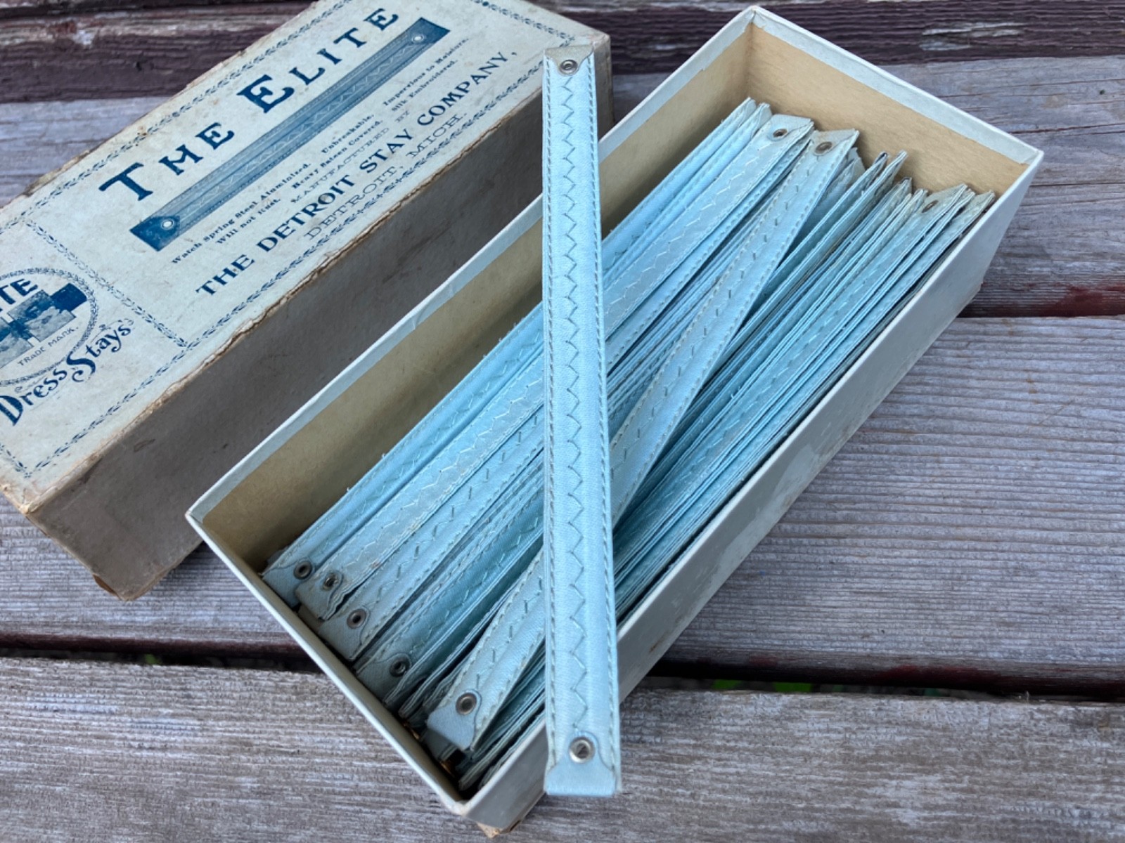 ANTIQUE e.1900's BOX OF THE ELITE DETROIT STAY COMPAN… - Gem