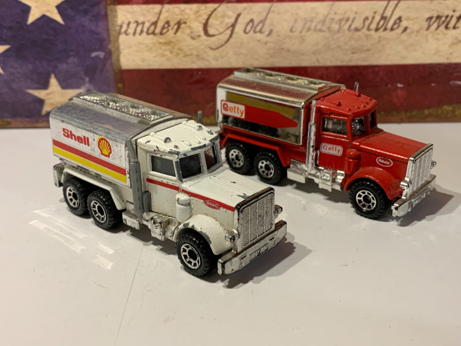 MATCHBOX PETERBILT TANKER X2. WHITE/CHROME SHELL &RED/CHROME GETTY 1:80 ...