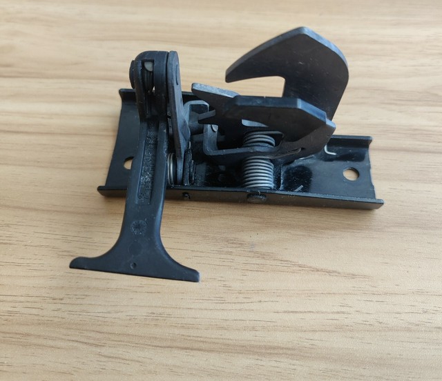 W211 MERCEDES 2009 E550 Upper Hood Release Latch Lock 2118800264 for ...