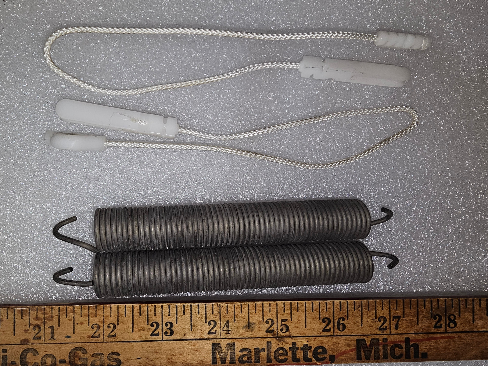 23TT10 MAYTAG MDB7749SBMG DOOR SPRINGS, 6-5/8" X 5-1/8" X 13/16" X 0. ...