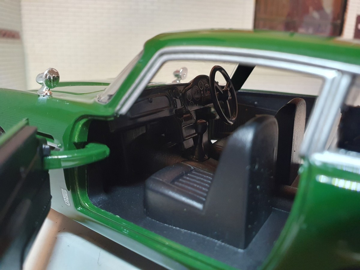 Aston Martin DB5 Green 1963 British Racing 1:24 Detail Aston Martin DB5 Green 1963 British Racing 1:24 Detail