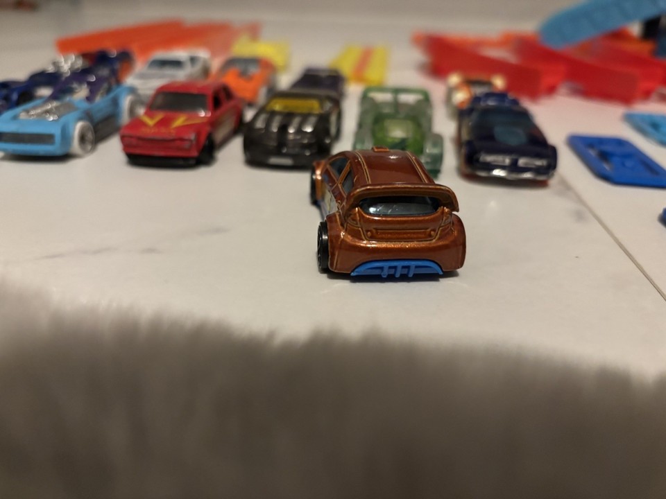 Genuine Hot wheels Track Loop - With Track connectors 13 cars stunt ...