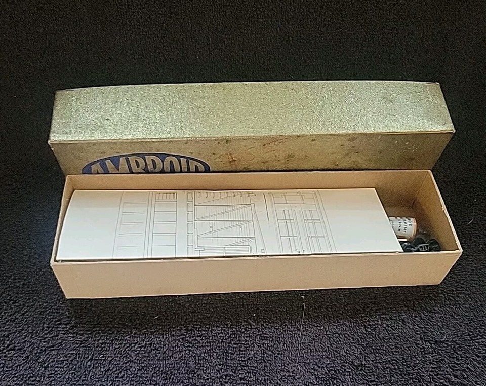 Vintage AMBROID Built HO MODEL RR 1 1/2 Door SP AUTOMOBILE CAR 1 of ...