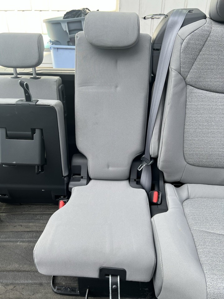 Toyota Sienna 2nd Row Middle Jump Seat In Grey Cloth Seats | eBay