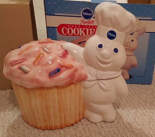 VINTAGE BENJAMIN MEDWIN PILLSBURY DOUGHBOY FUNFETTI CUPCAKE COOKIE JAR ...