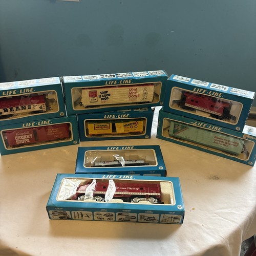Lot of 8 Life-Like Train Cars HO Scale (Description Has Details On Rail ...
