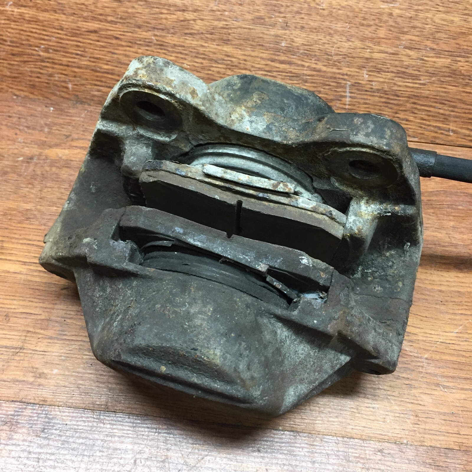 1984 Mercedes Benz W123 W116 300D LEFT Front Brake Caliper Parts or ...