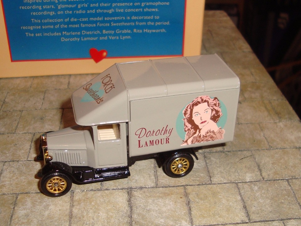 LLEDO - 1935 MORRIS PARCELS VAN - FORCES SWEETHEARTS - DOROTHY LAMOUR ...