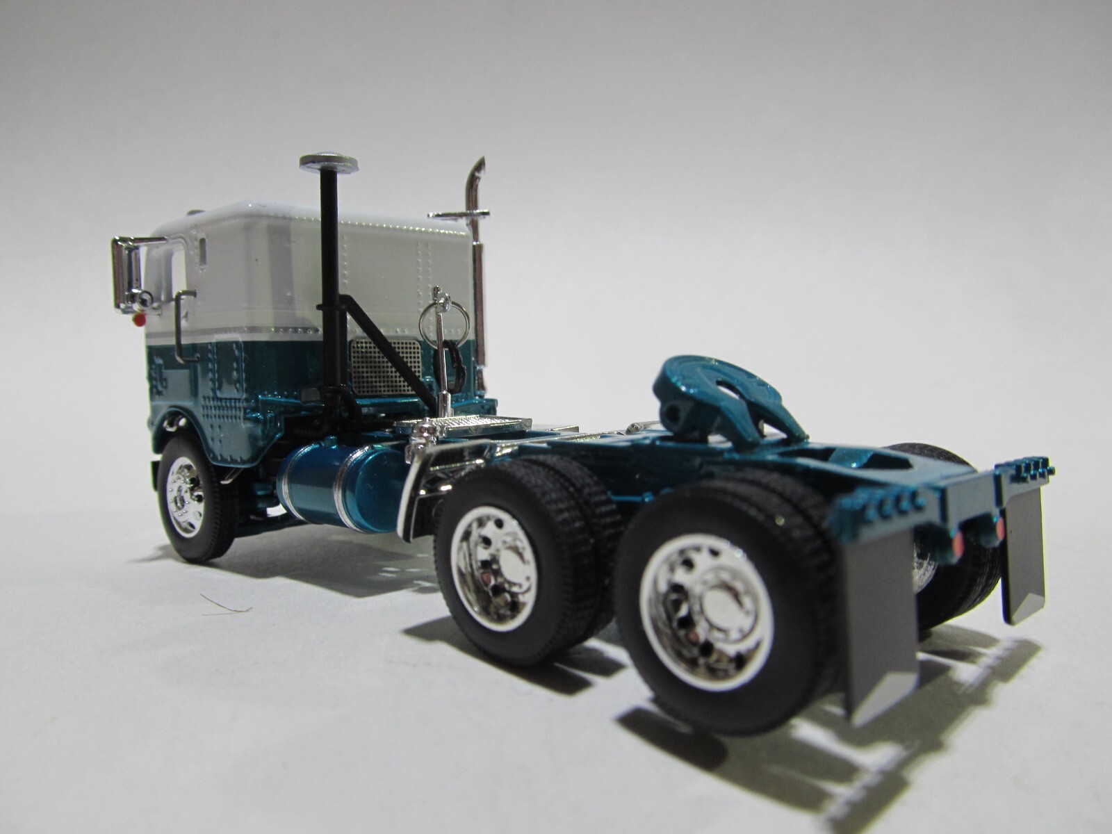 DCP FIRST GEAR 1/64 SCALE FREIGHTLINER CABOVER, WHITE & TURQUOISE, GRAY ...
