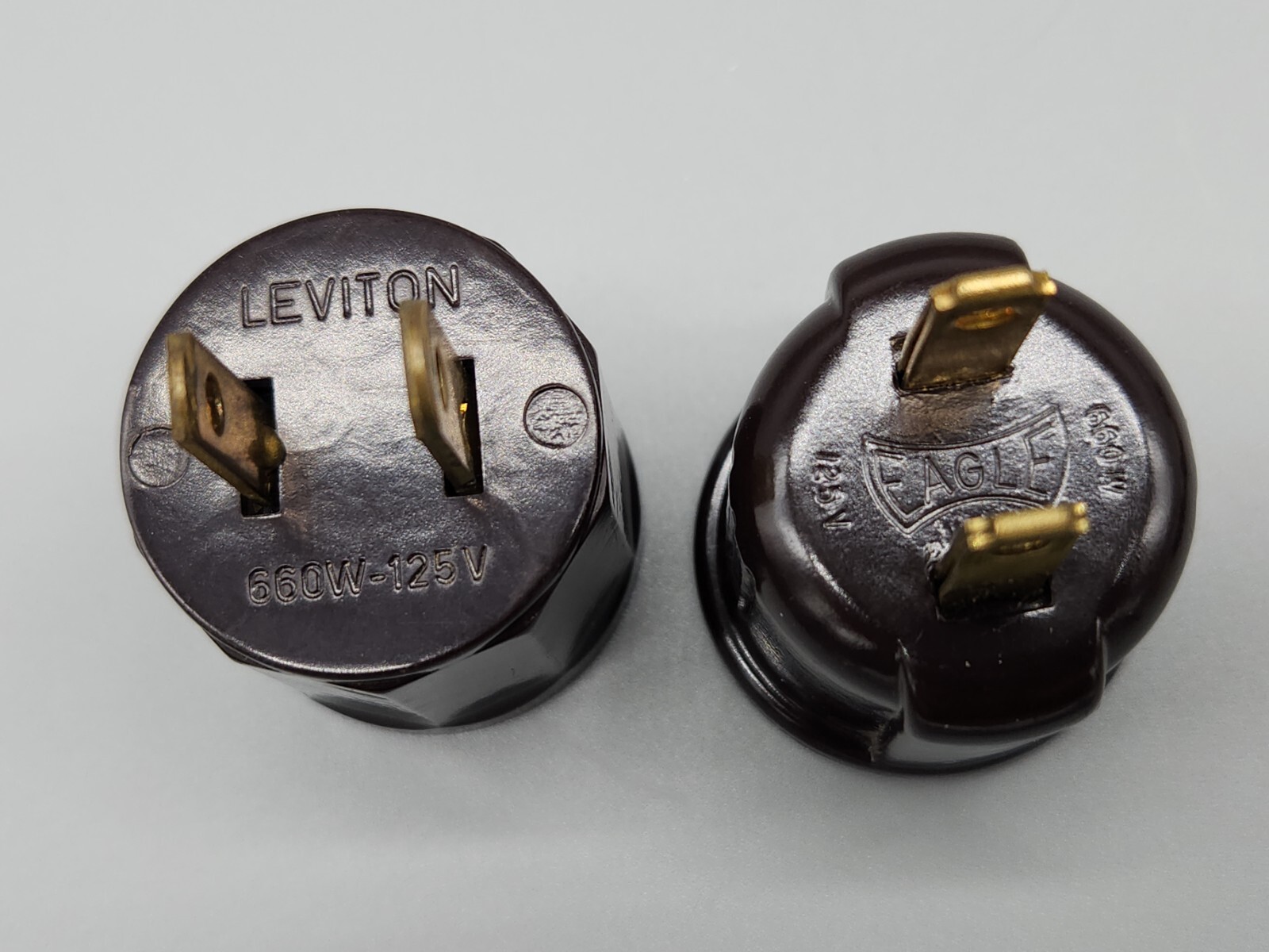Lot 8 Vintage Bakelite Leviton Eagle C.E.M. Electric Lamp Sockets Plugs ...
