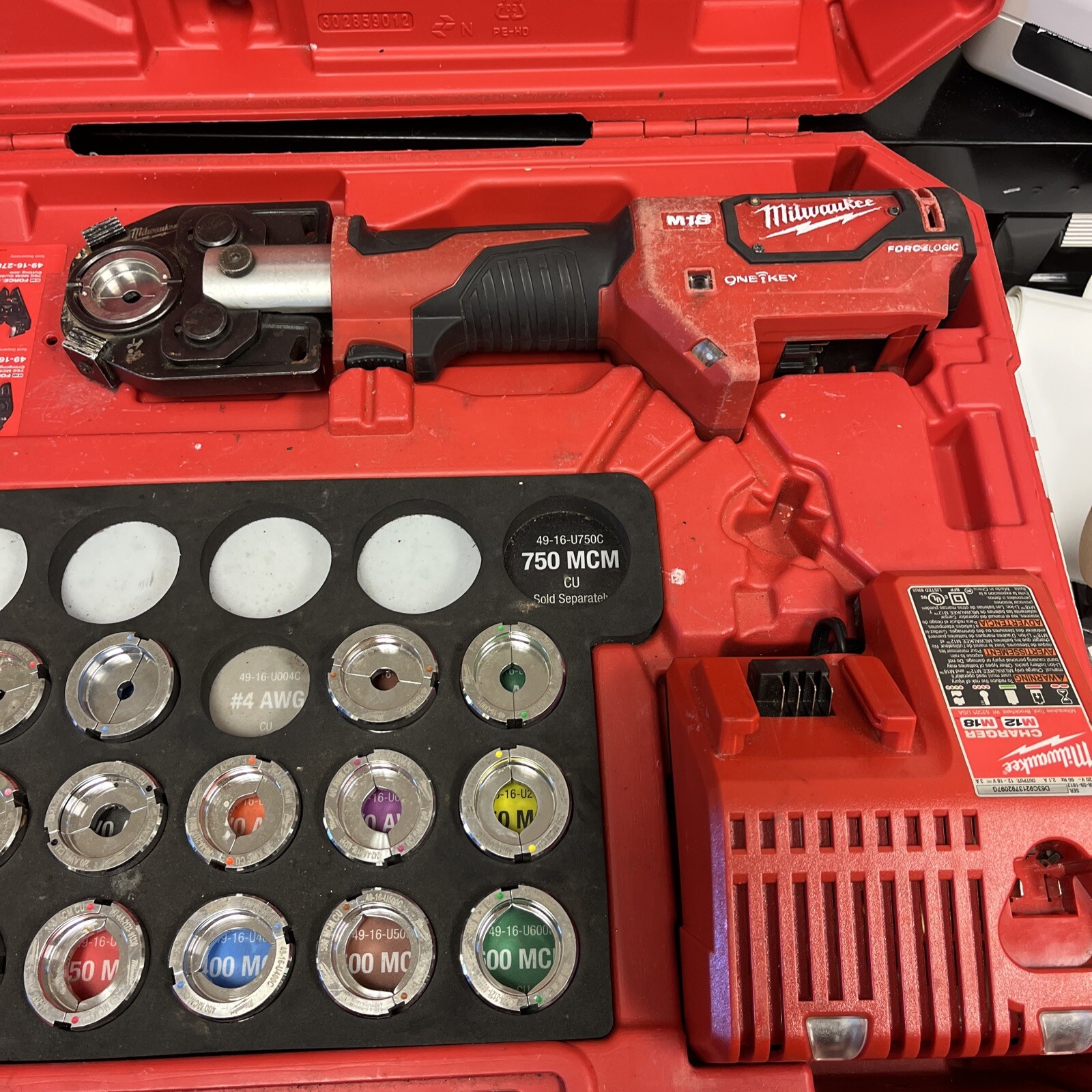 Milwaukee M18 Force Logic 600 MCM Cordless Crimper Kit - Red (2679-22 ...