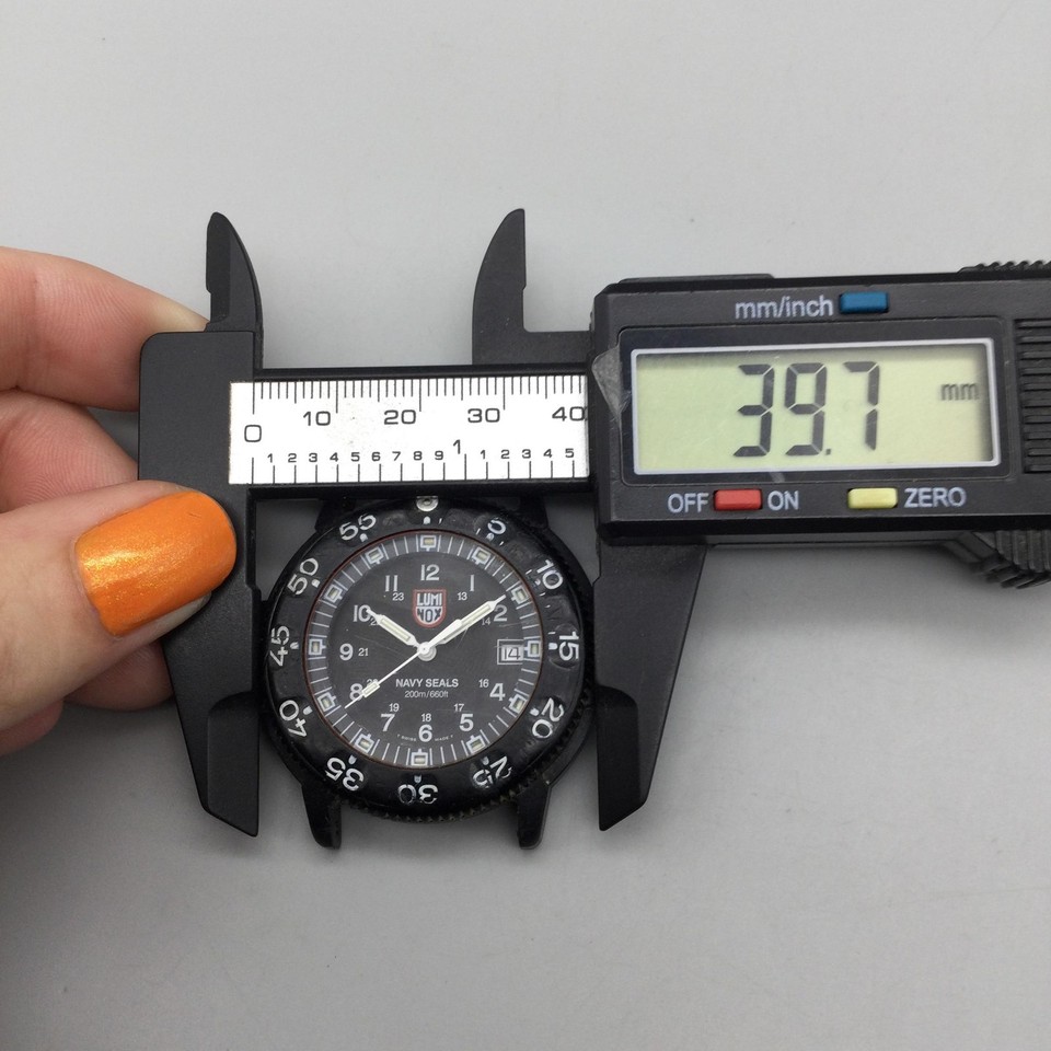 Luminox Navy SEALs Watch Mens Diver 200m Date BROKEN FOR PARTS OR ...
